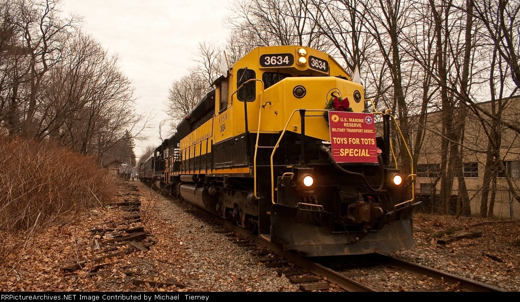 NYSW SD45 3634 on the Toys For Tots Train